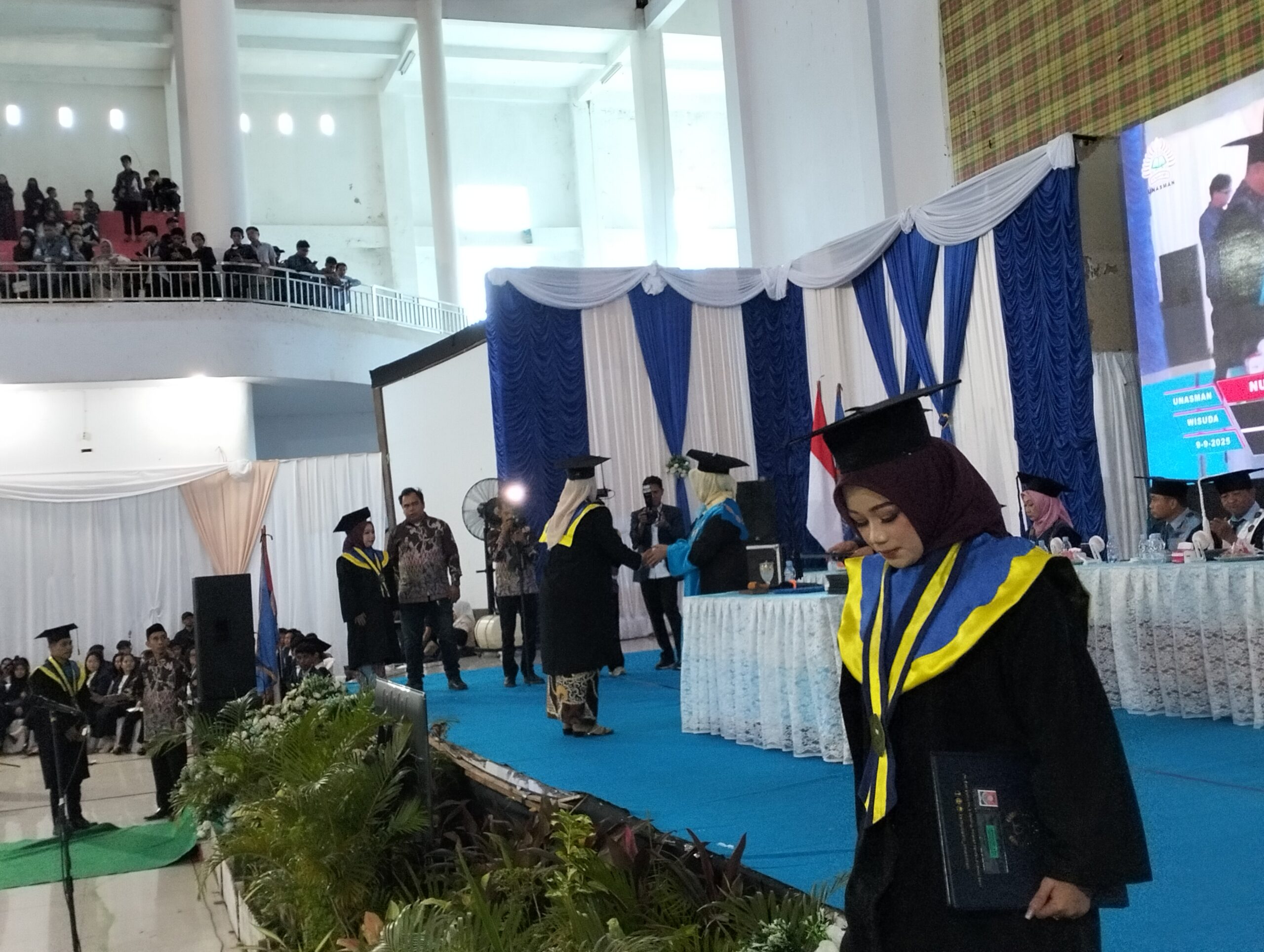300 Lulusan Unasman Wisuda, Dua Mahasiswi Jadi Bintang dengan Nilai ...